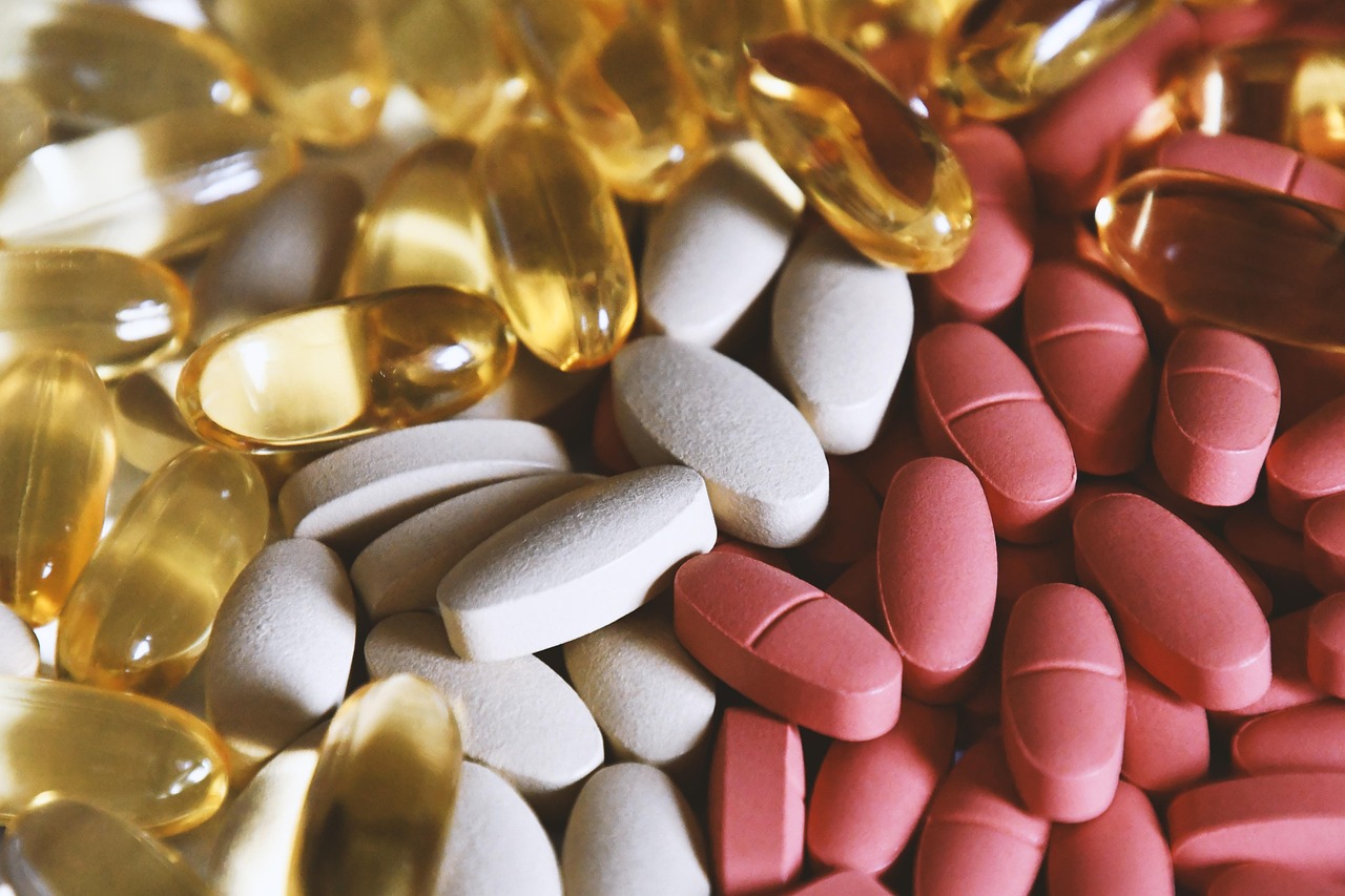 Best Vitamins and Supplements for Seniors Over 65 in 2025