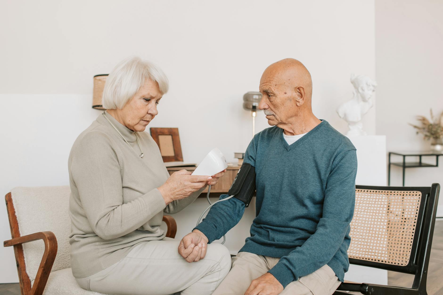 What programs help veterans get free incontinence supplies?